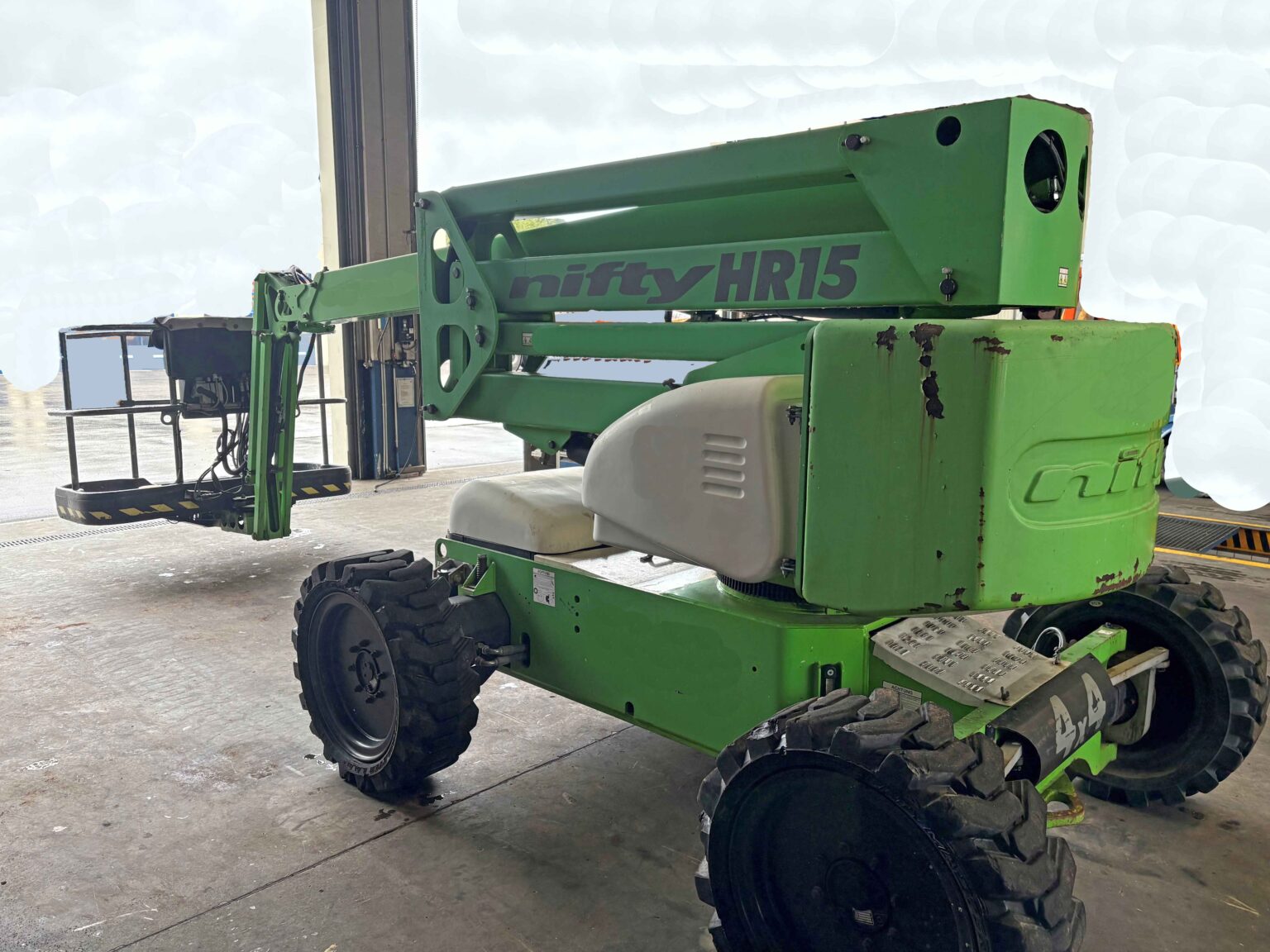 Nifty HR15 – 4×4 – Articulated telescopic platform / Gelenk-Teleskop-Bühne | Bosch Baumaschinen ...